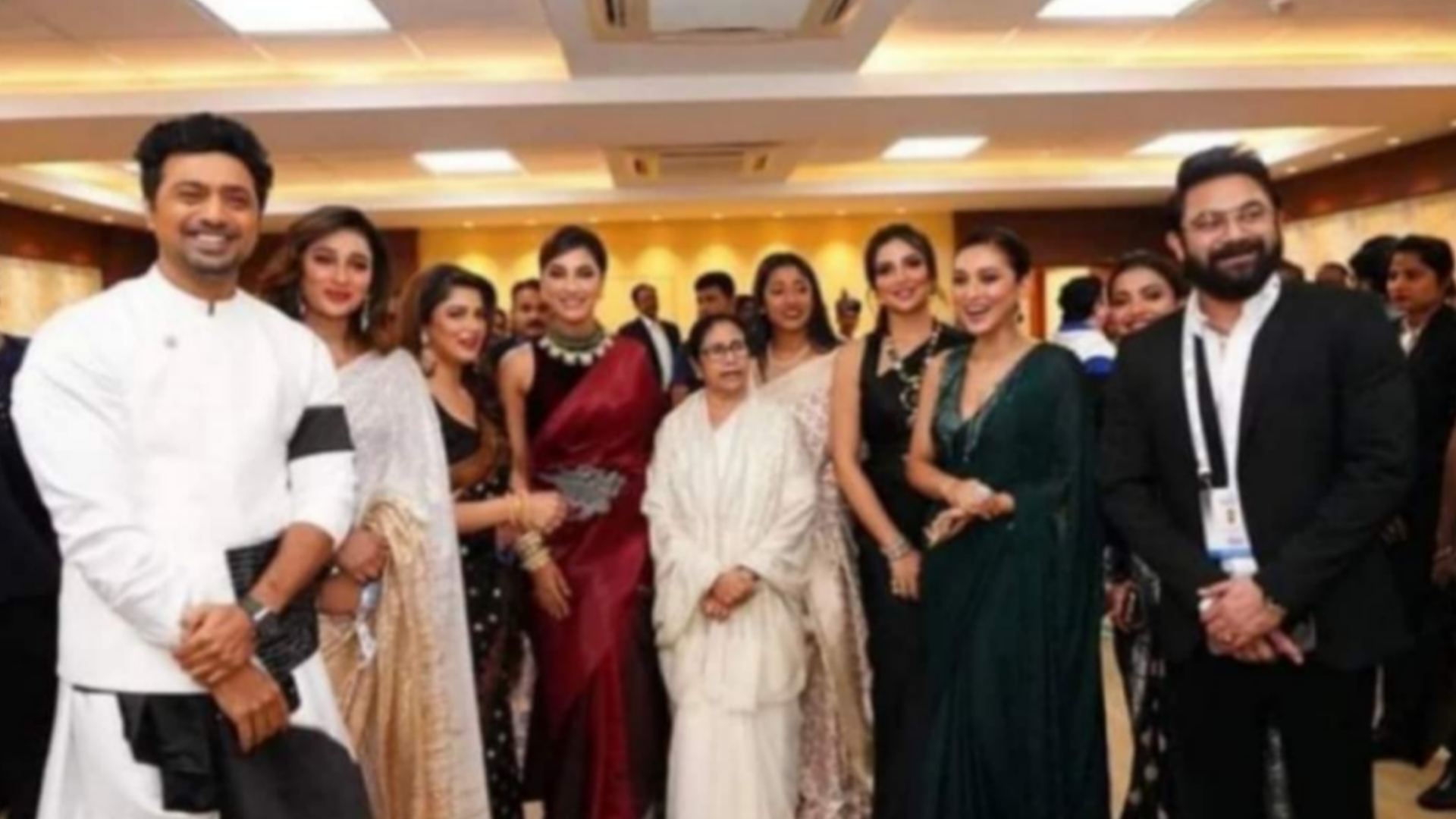 Subhashree-Dev-Rukmini: সিনেমার উৎসবে প্রাক্তন-বর্তমান মিশে গেলো! এক্স ...